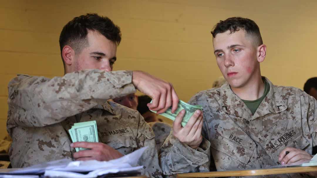 Food insecurity reached the military: American soldier is hungry! - Mouood